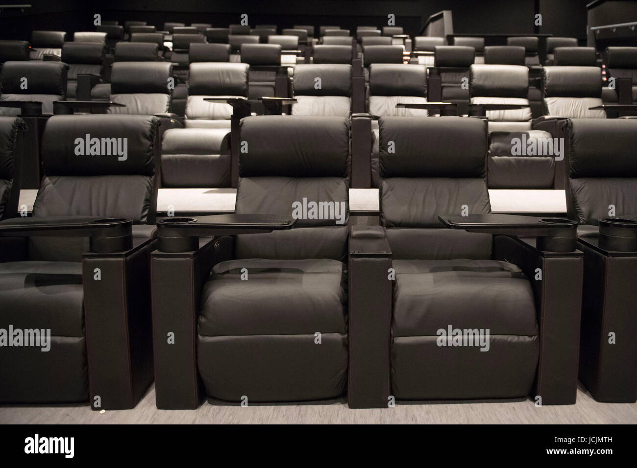 Vue Cinema Cwmbran High Resolution Stock Photography and Images - Alamy