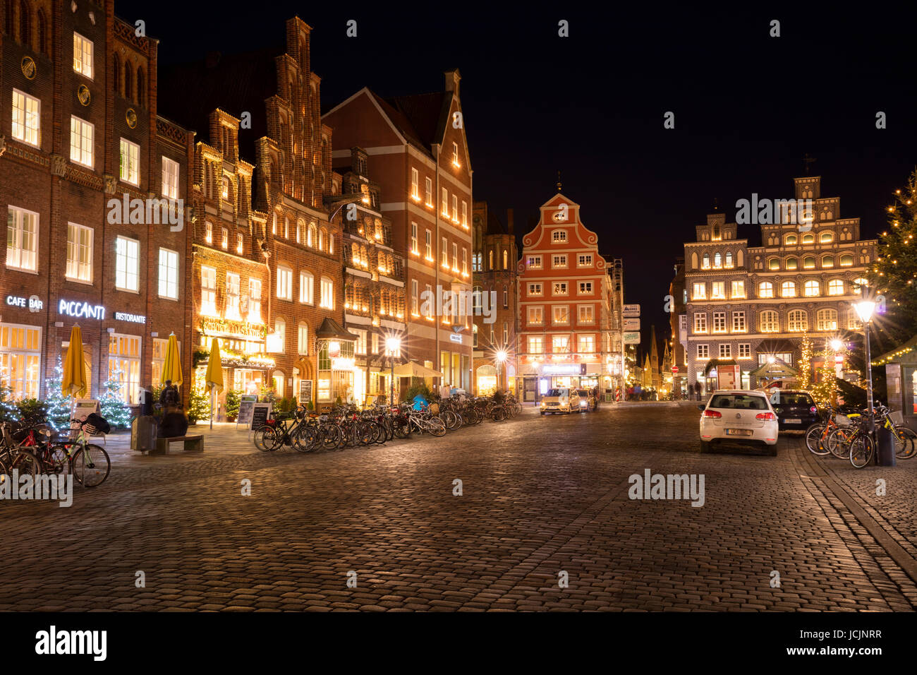 Gabled houses, square Platz am Sande, Lüneburg, Lower Saxony, Germany ...