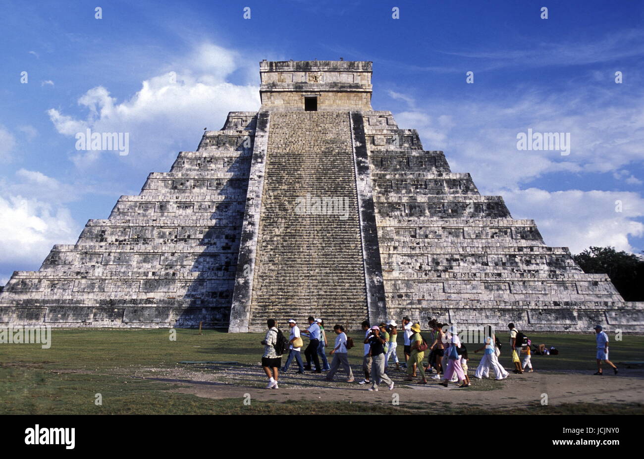 Die Pyramide der Maya Ruine von Chichen Itza im Staat Yucatan auf der ...