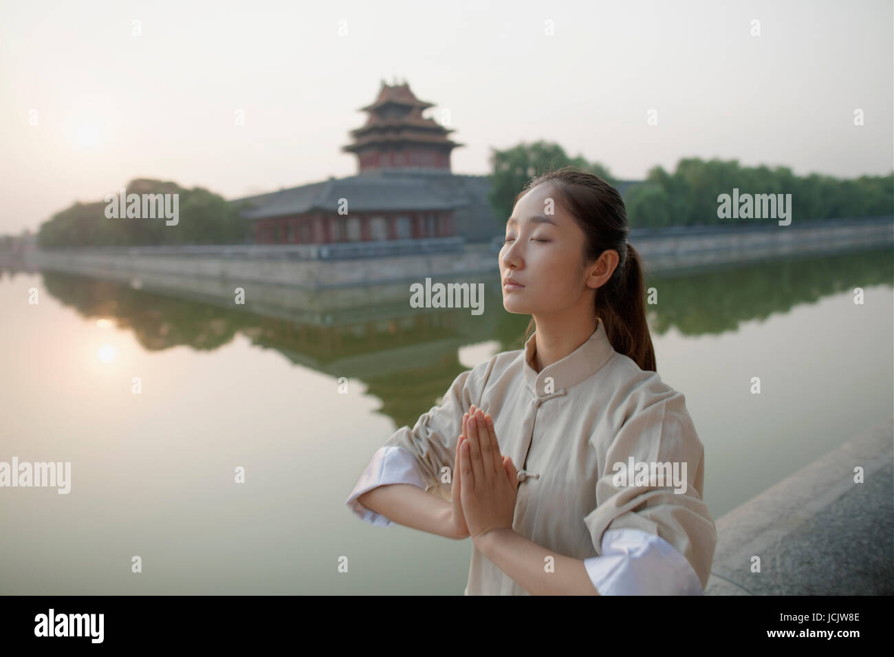 Serious young women sun light hi-res stock photography and images - Alamy