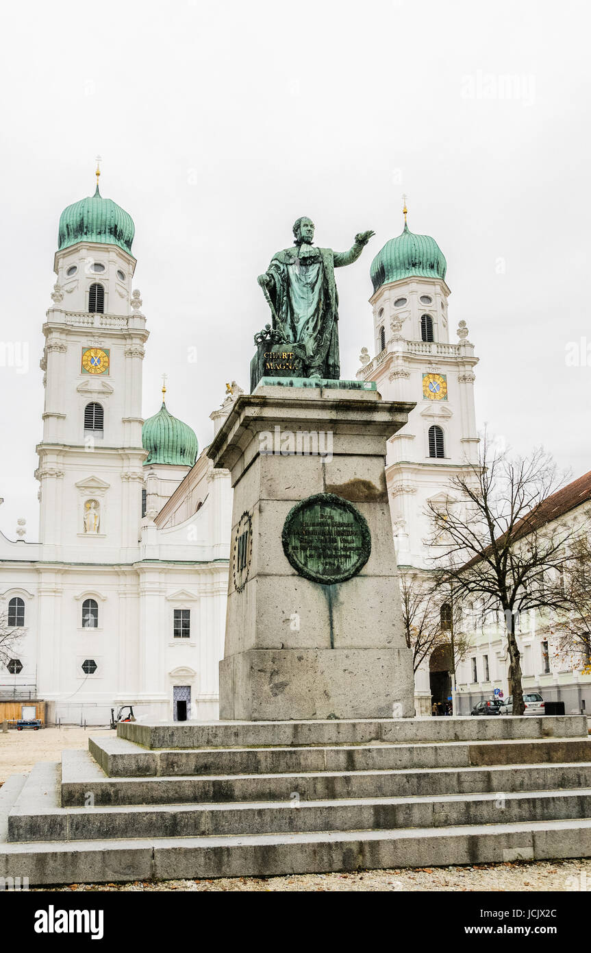 Statue st stephens cathedral in High Resolution Stock Photography and ...