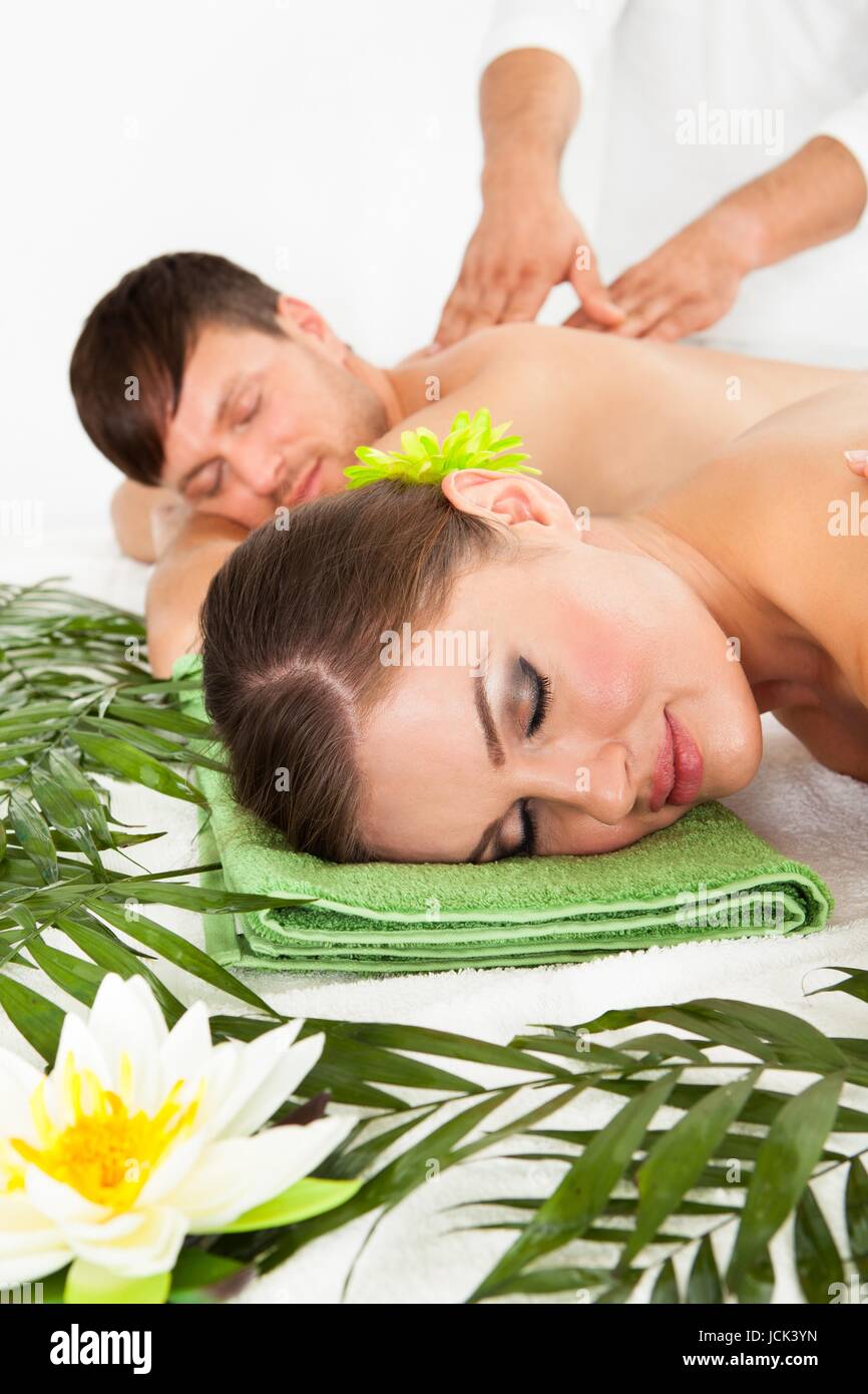 Woman back massage by partner hi-res stock photography and images - Alamy