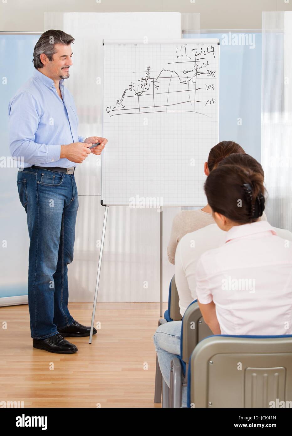 Woman giving presentation computers hi-res stock photography and images ...