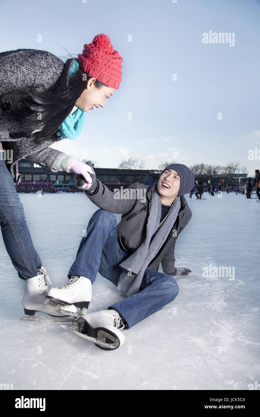 Couple falling ice skating hi-res stock photography and images - Alamy