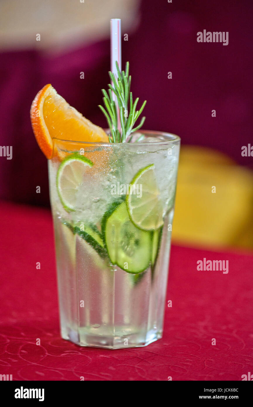 non-alcoholic mohito cocktail at table Stock Photo - Alamy