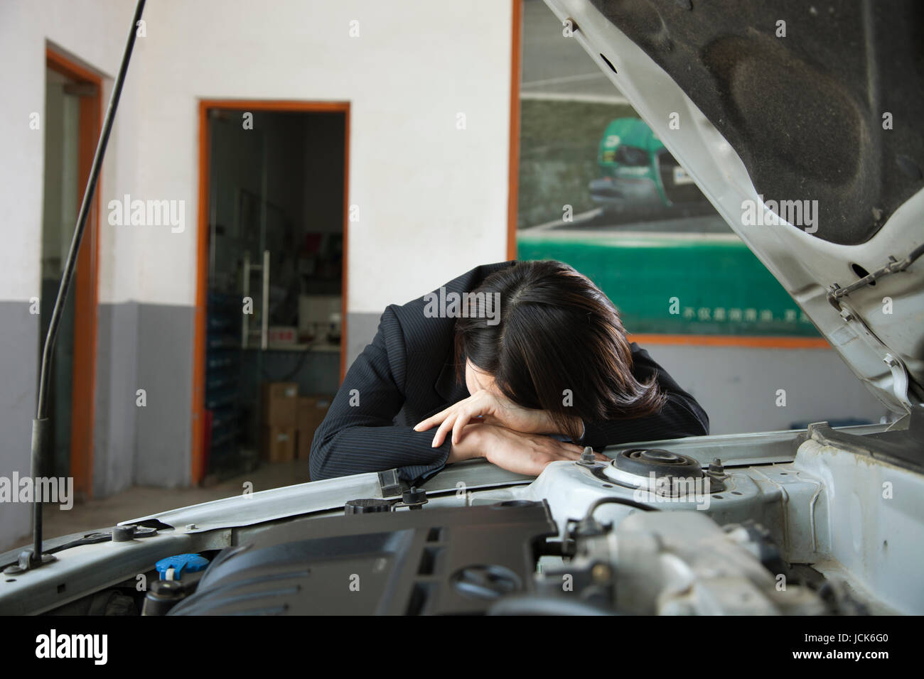 Crying women in car hi-res stock photography and images - Alamy