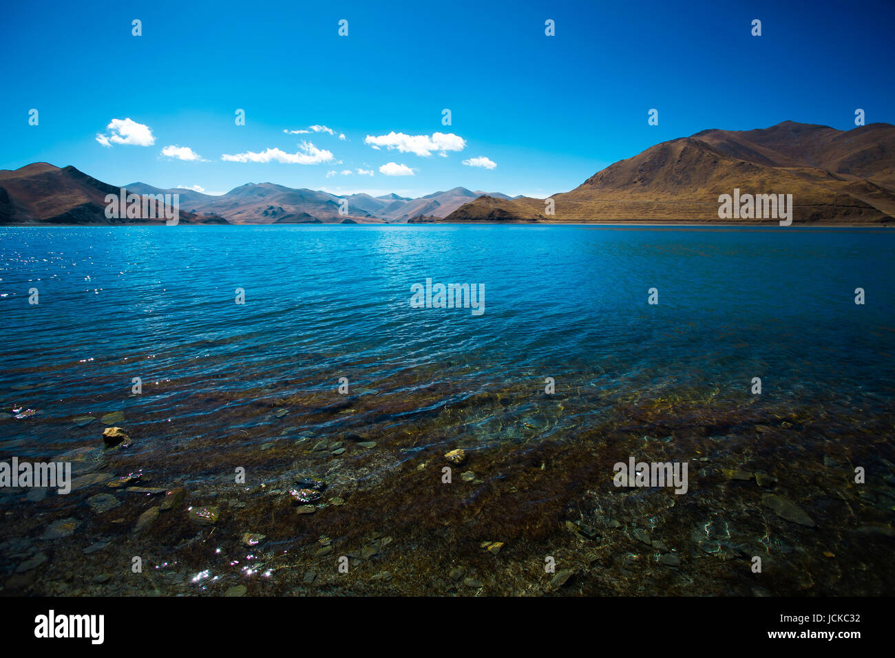 Beautiful blue color lake and mountain scenery in Tibet Stock Photo - Alamy