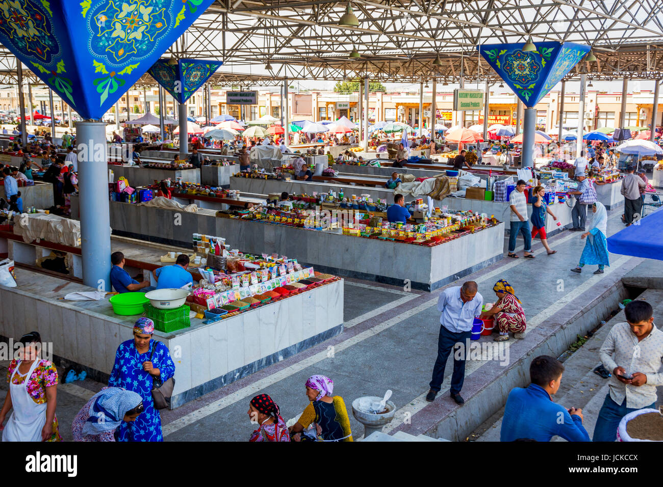 SAMARKAND, UZBEKISTAN - AUGUST 28: Stalls at Siab bazaar, local fruit ...