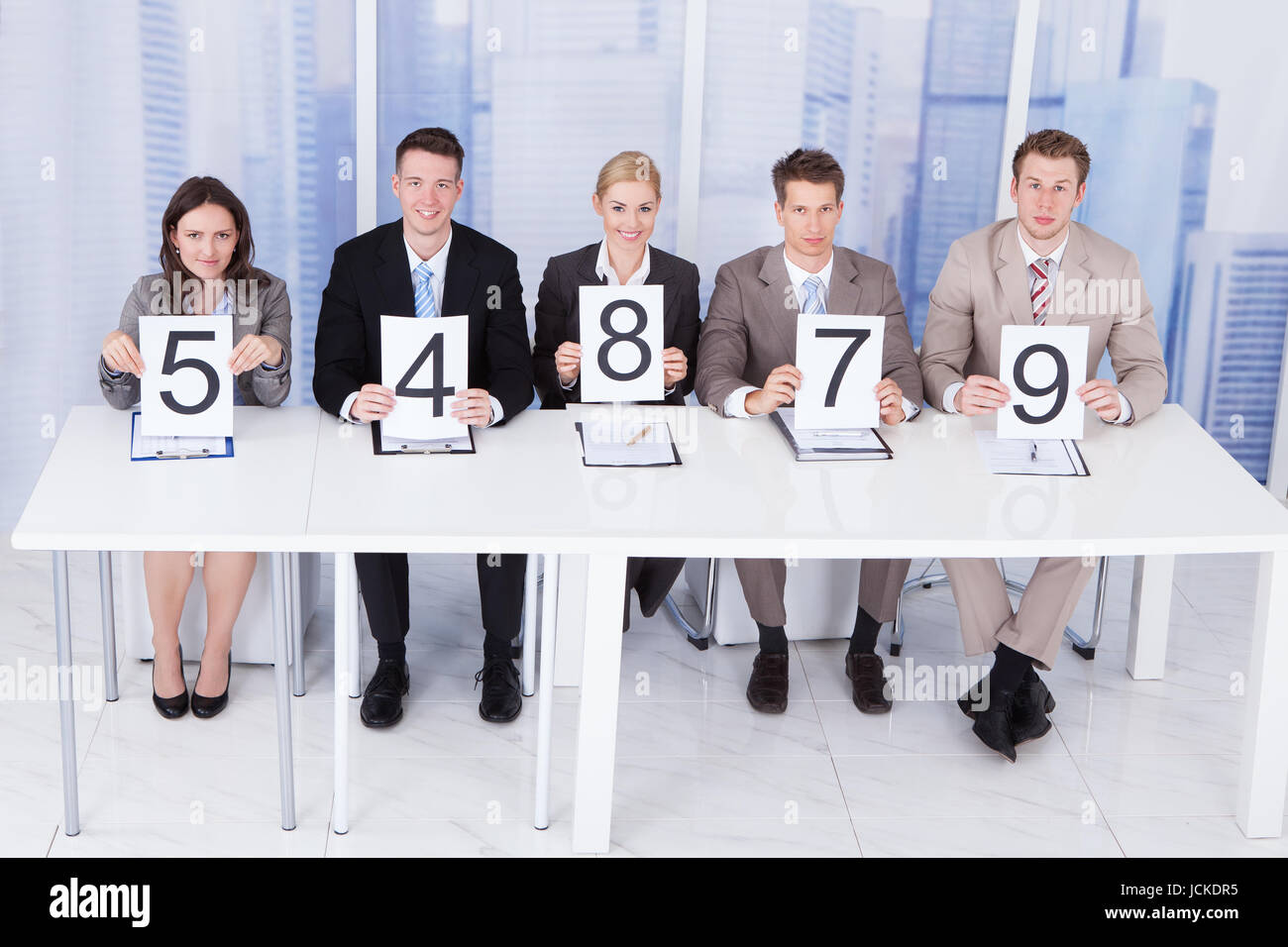 Women holding score cards hi-res stock photography and images - Alamy