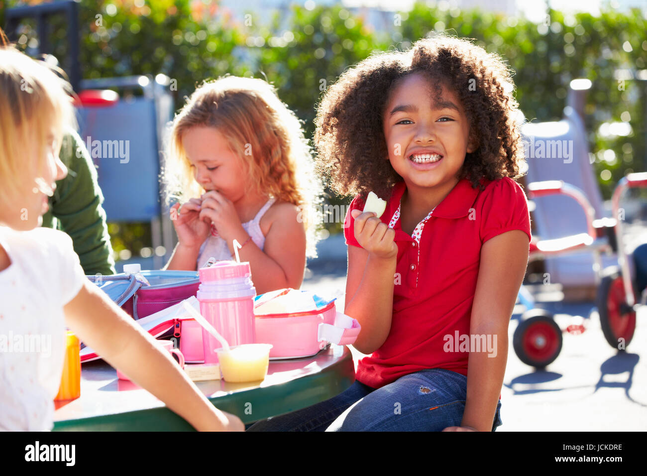 Child looking into lunchbox hi-res stock photography and images - Alamy
