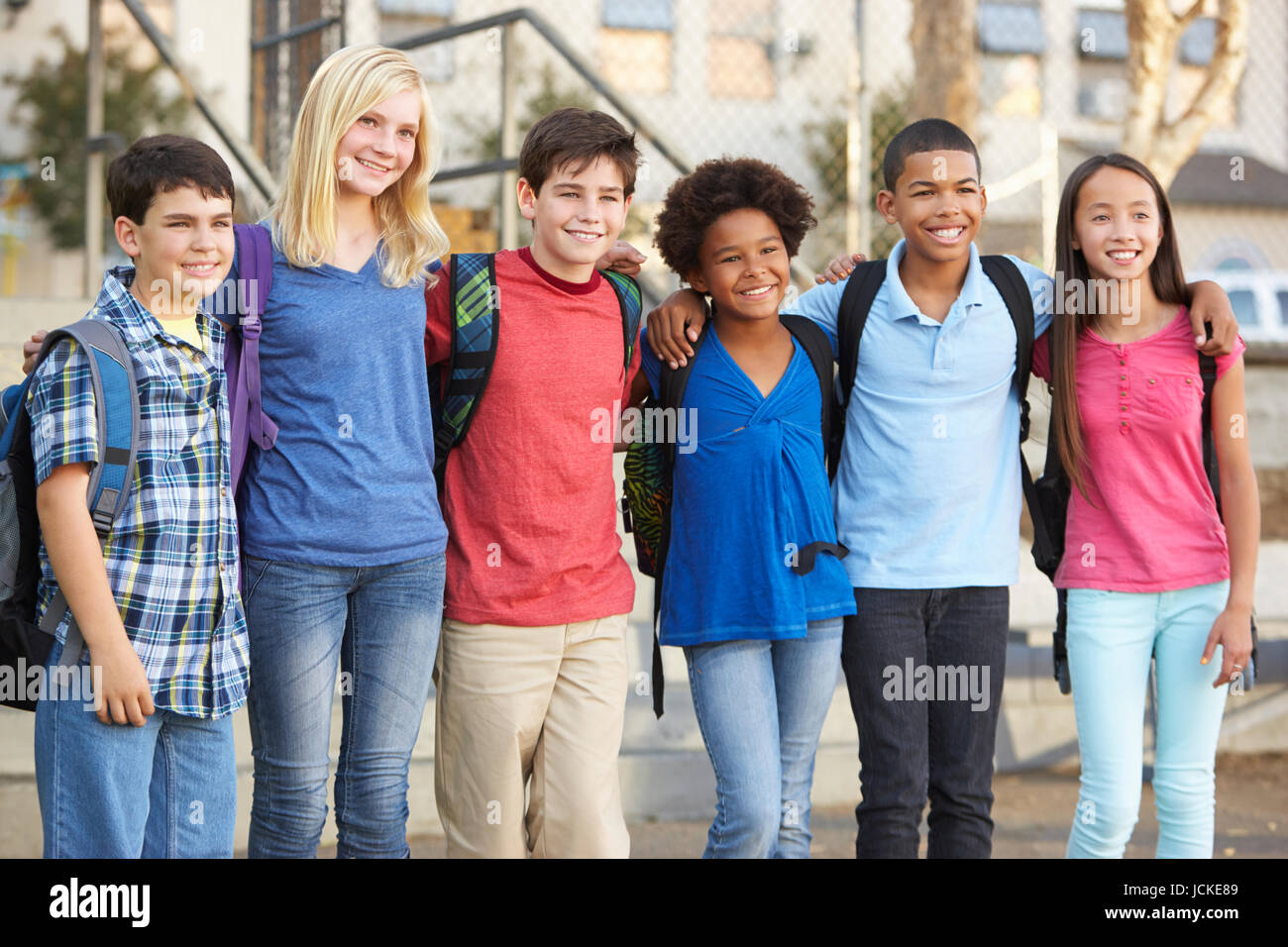 Group primary pupils outside hi-res stock photography and images - Alamy