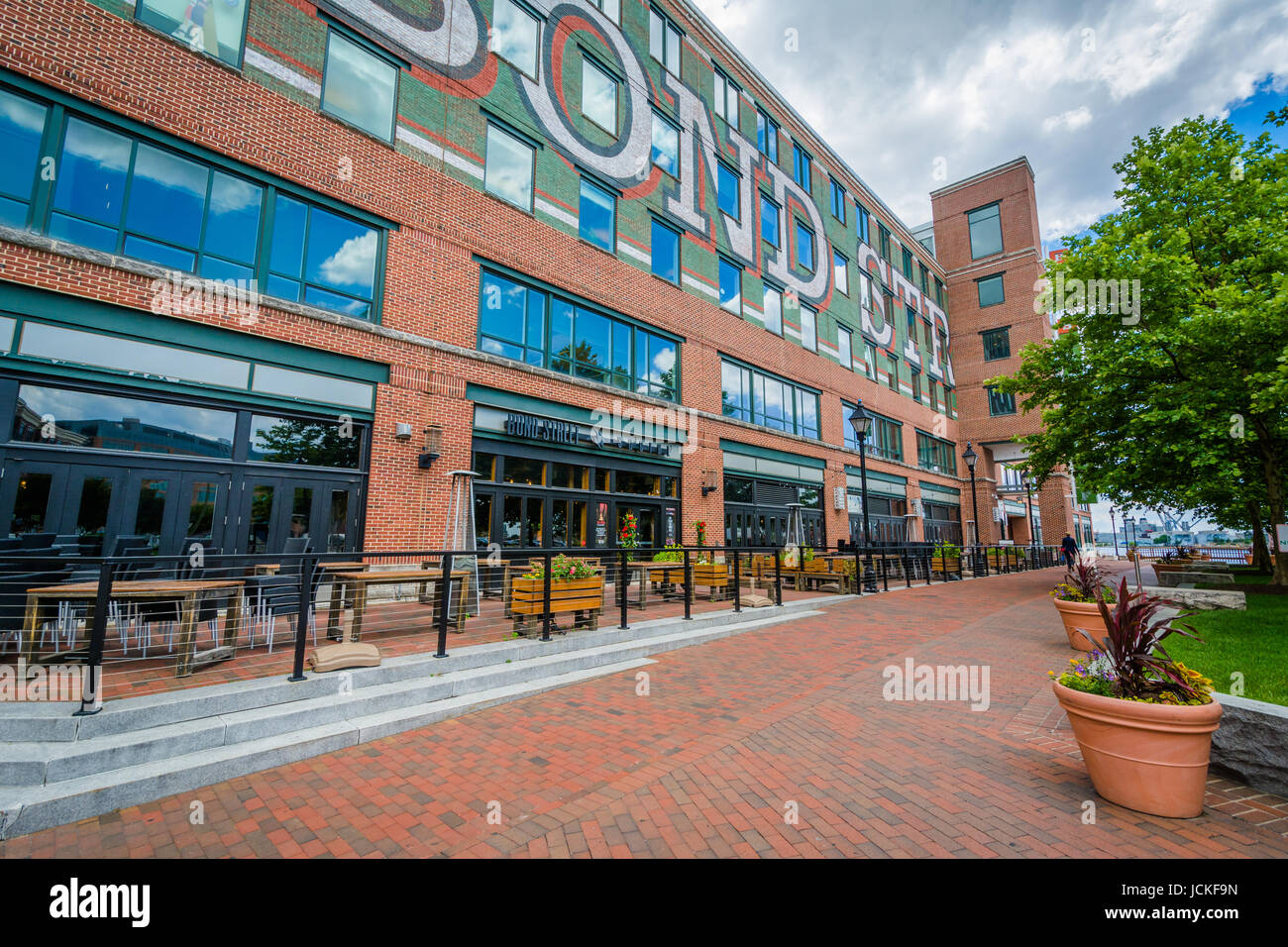 Bond Street Wharf, in Fells Point, Baltimore, Maryland Stock Photo - Alamy