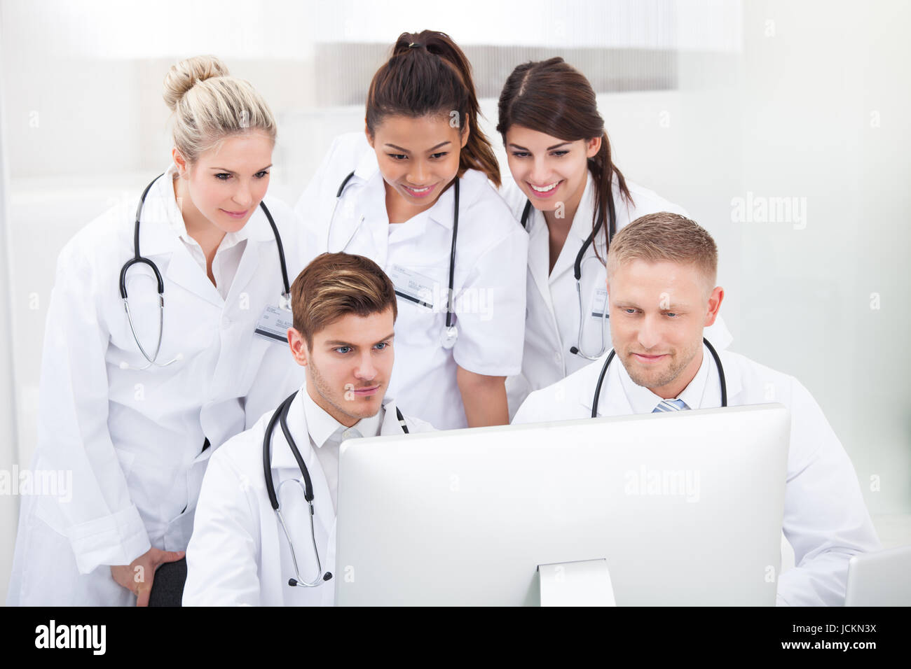 Team doctors using desktop hi-res stock photography and images - Alamy