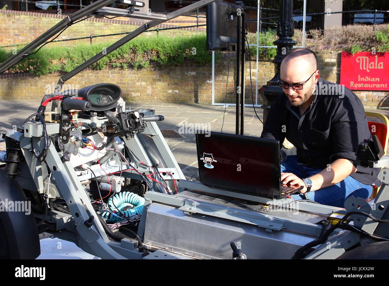 he kar - go launch first ever robotic driver free delivery car Stock ...