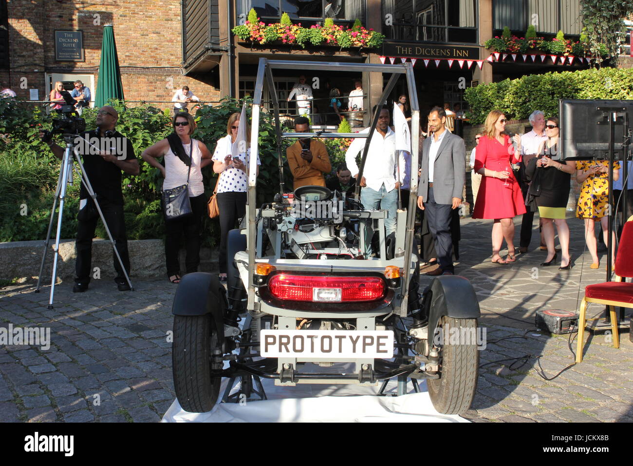 he kar - go launch first ever robotic driver free delivery car Stock ...