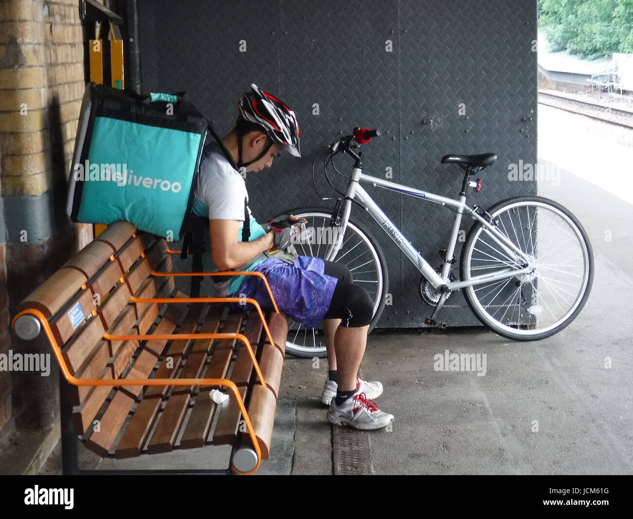 Deliveroo cyclist hi-res stock photography and images - Alamy