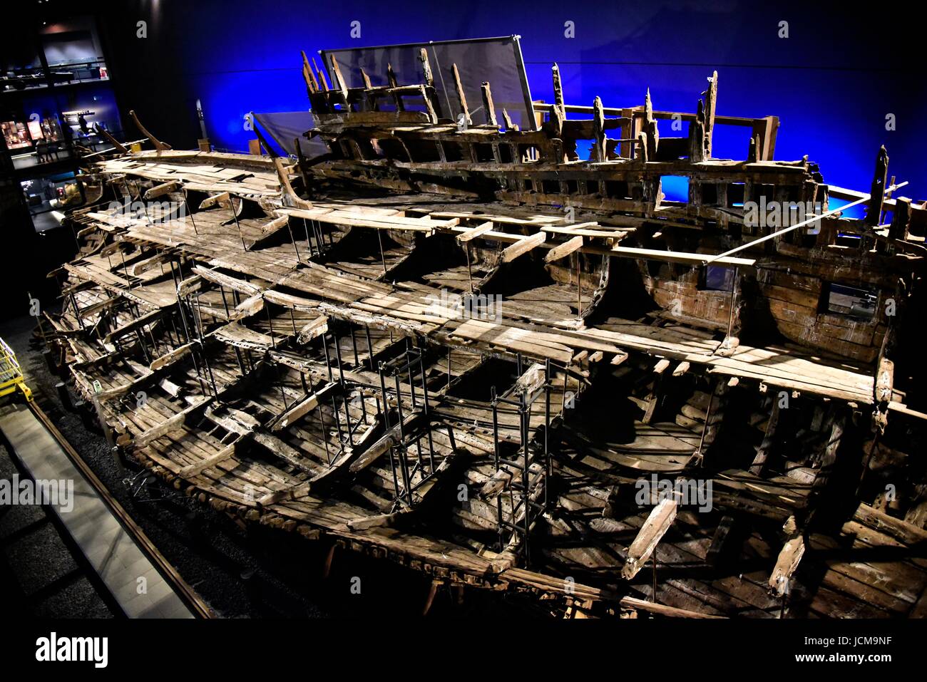 The Mary Rose is a carrack-type warship of the English Tudor navy of ...