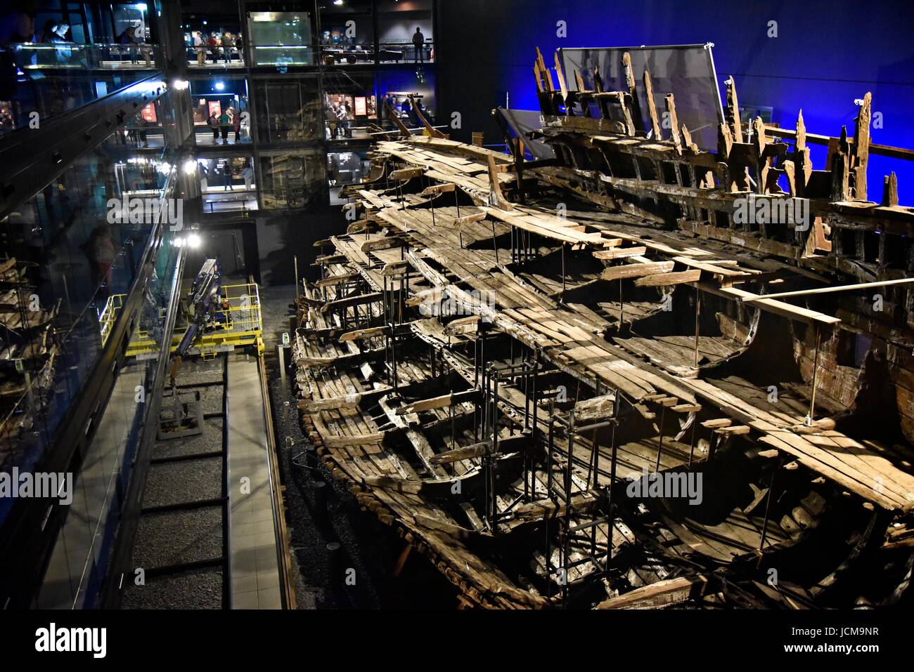 The Mary Rose is a carrack-type warship of the English Tudor navy of ...