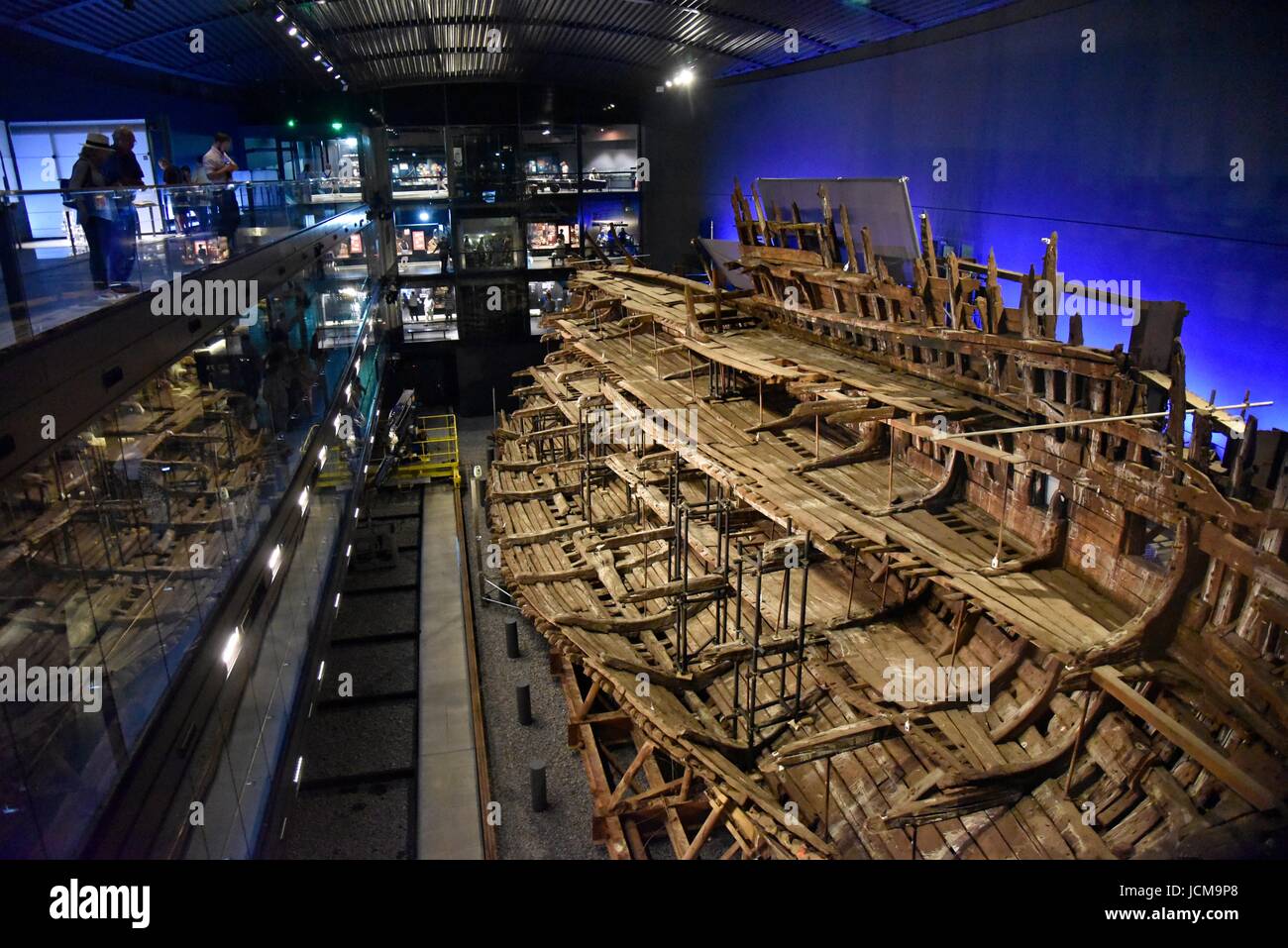 The Mary Rose is a carrack-type warship of the English Tudor navy of ...