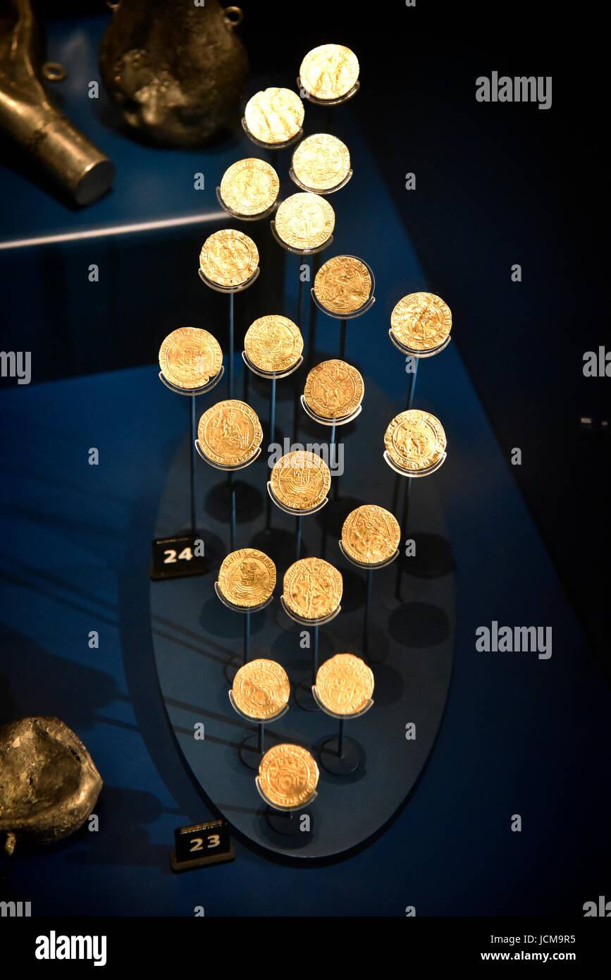 The Mary Rose is a carrack-type warship of the English Tudor navy of ...