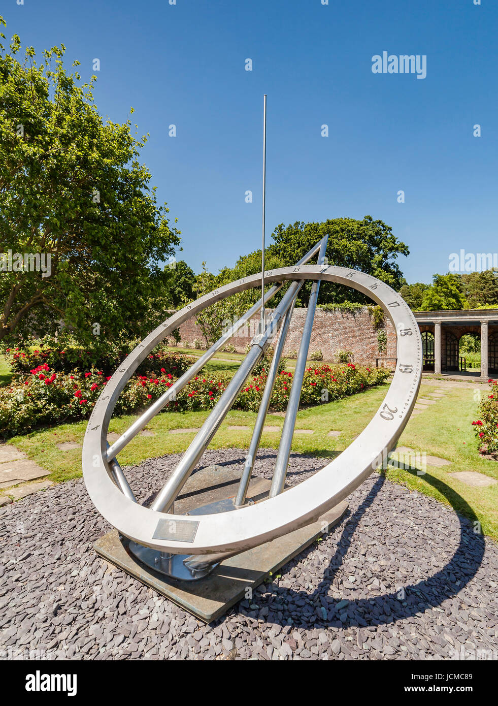 Equiangular sundial hi-res stock photography and images - Alamy