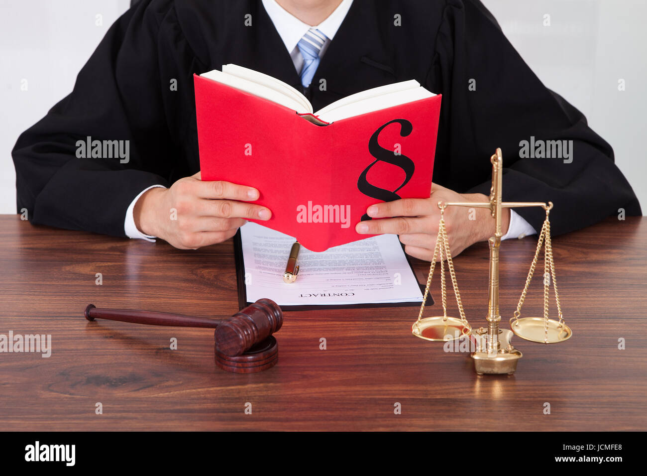Judge gavel gown hand hi-res stock photography and images - Alamy