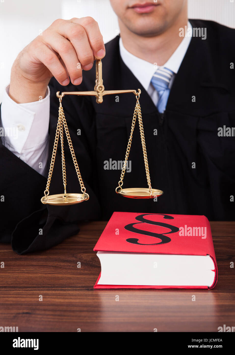 Judge gavel gown hand hi-res stock photography and images - Alamy