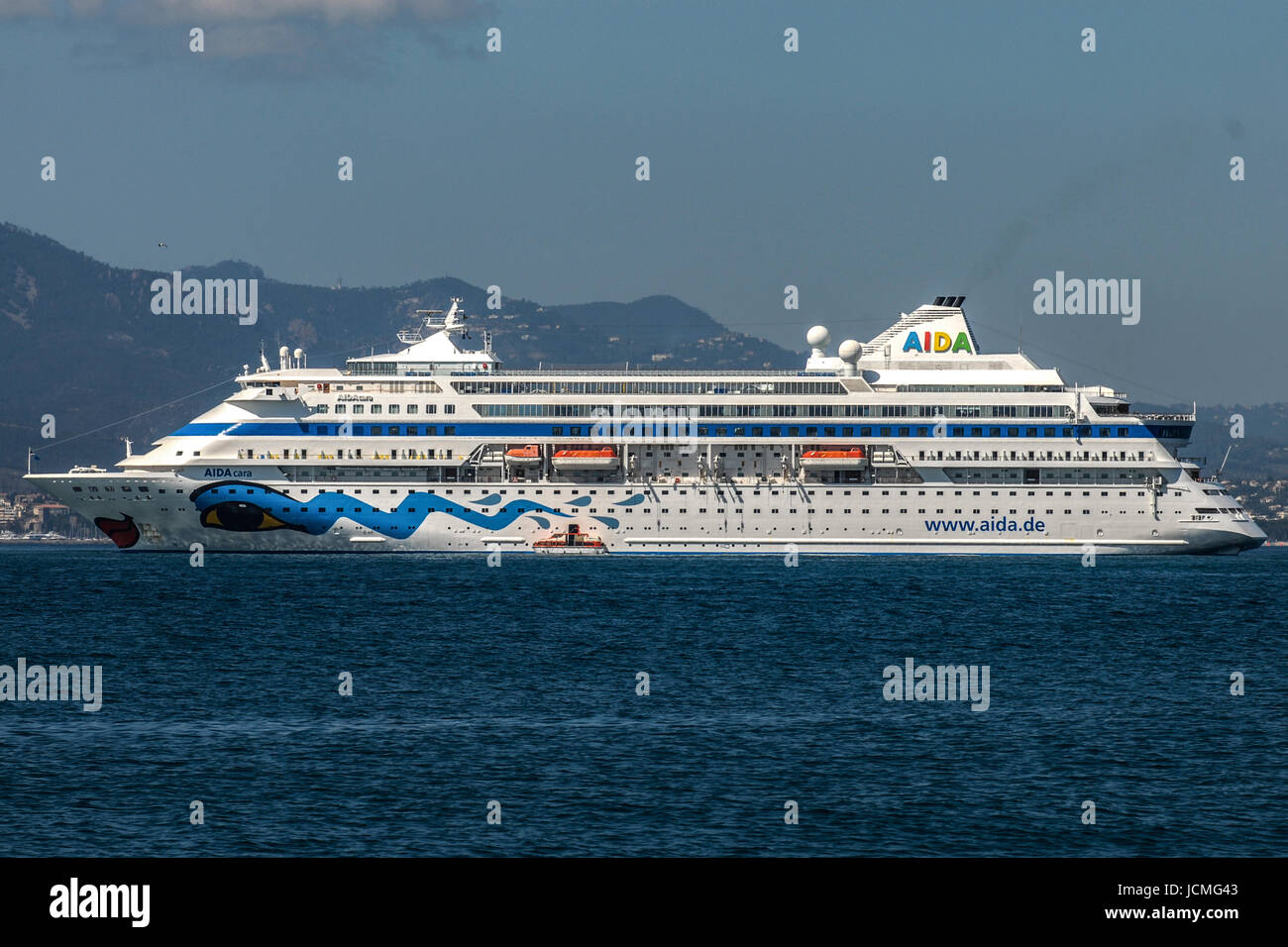 FRANCE CANNES - CRUISER LINER AIDA 193 METERS LONG IN CANNES BAY ...