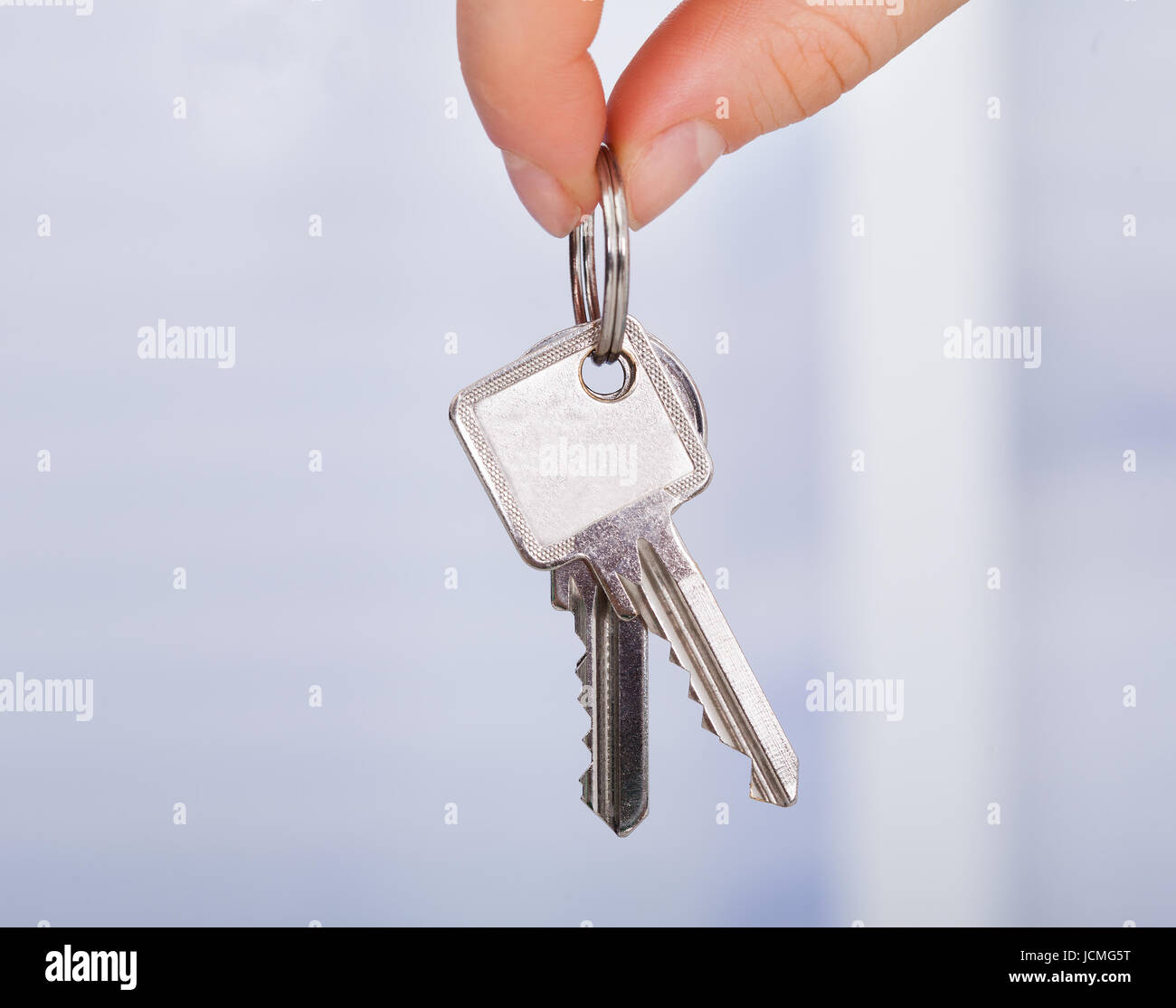Closeup photo of woman's hand holding keys Stock Photo - Alamy