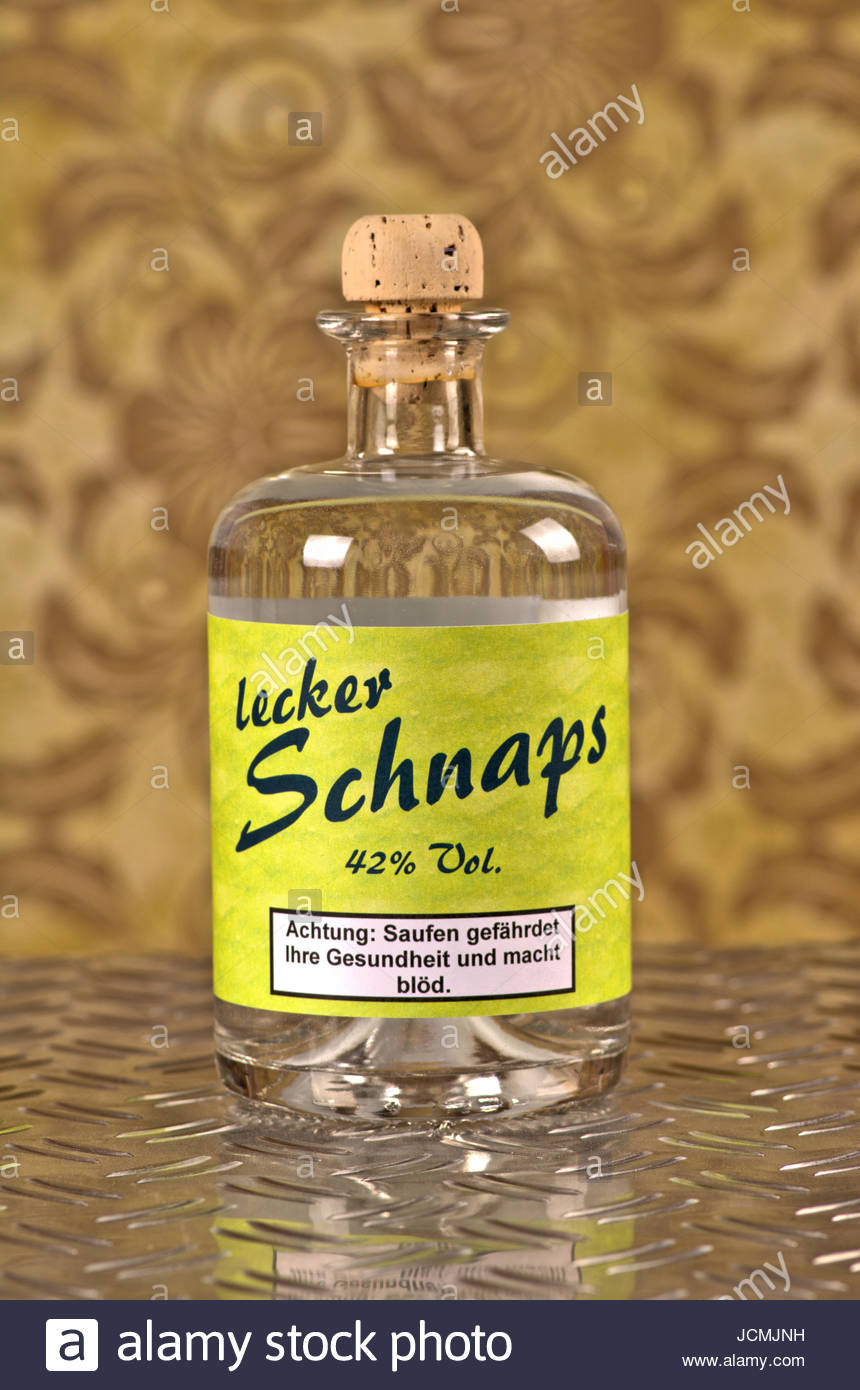 Lecker Schnaps - Flasche mit Etikett und klarem Alkohol - (Korn oder ...