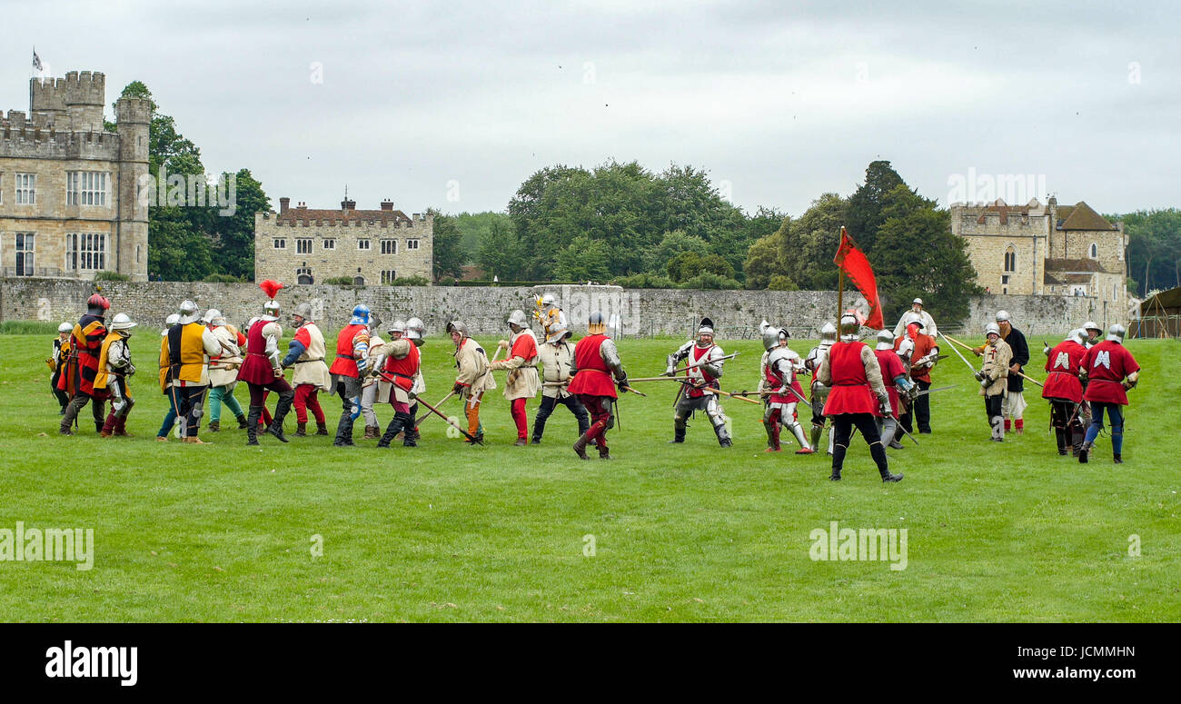 Medieval foot soldier hi-res stock photography and images - Alamy