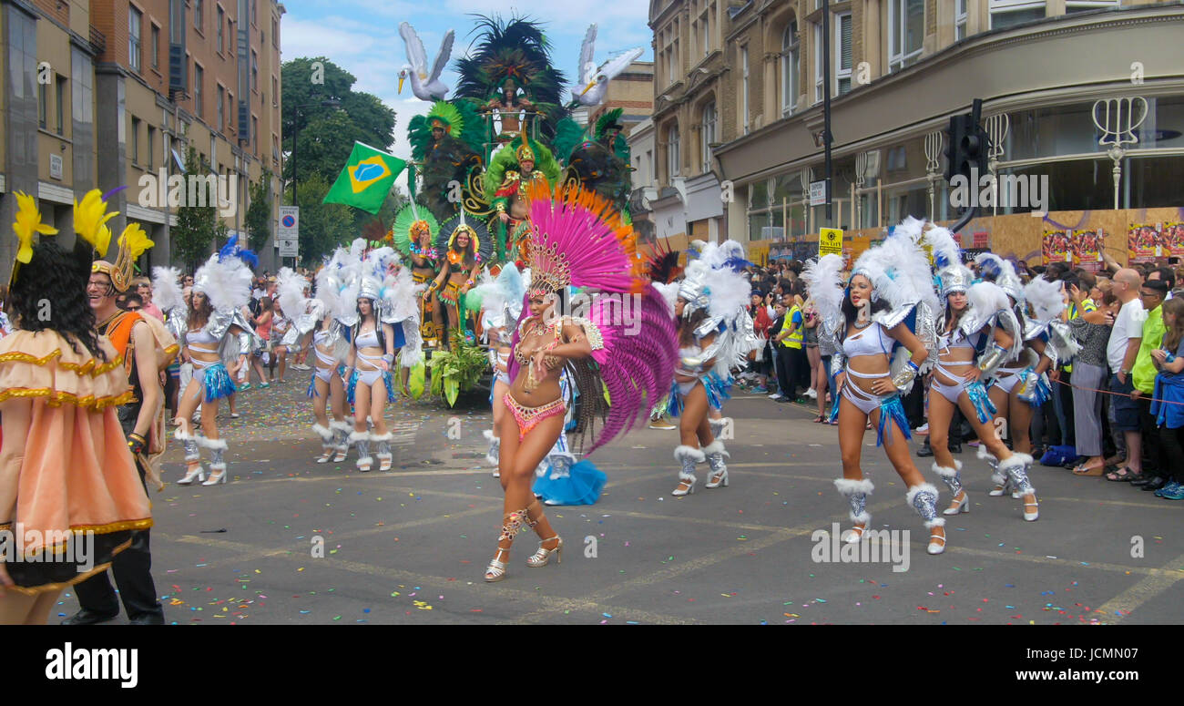London, Notting Hill carnival. Parade of dancers in costume Stock Photo ...