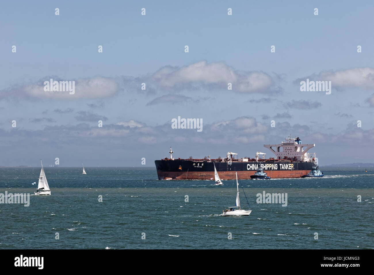 China Shipping Tanker Xin Yong Yang escorted through Southampton water ...