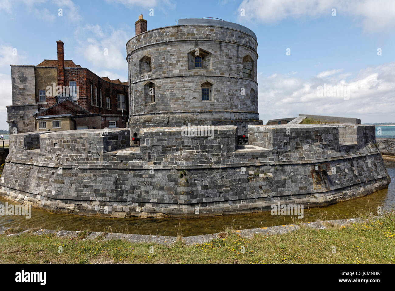 Calshot castle an artillery fort hi-res stock photography and images ...