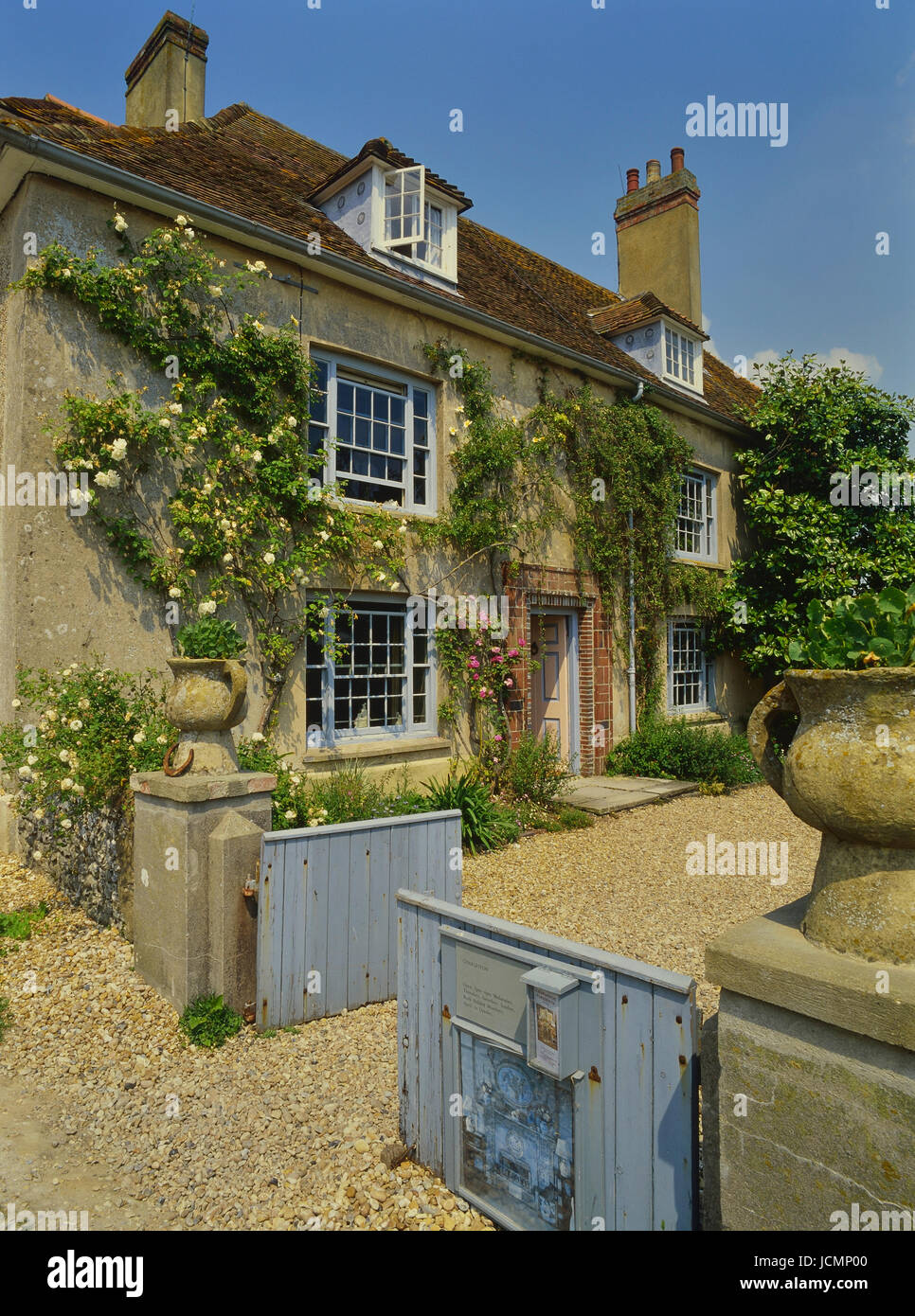 Charleston farmhouse sussex hi-res stock photography and images - Alamy