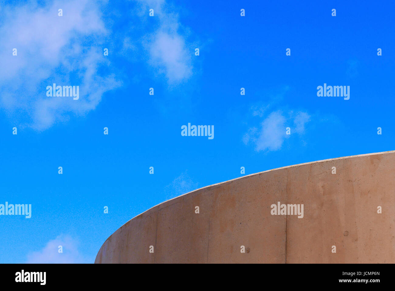 Curved concrete structure against blue sky Stock Photo - Alamy