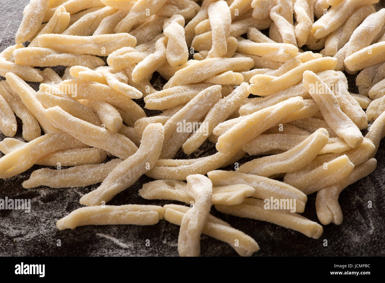 Floured counter top hi-res stock photography and images - Alamy