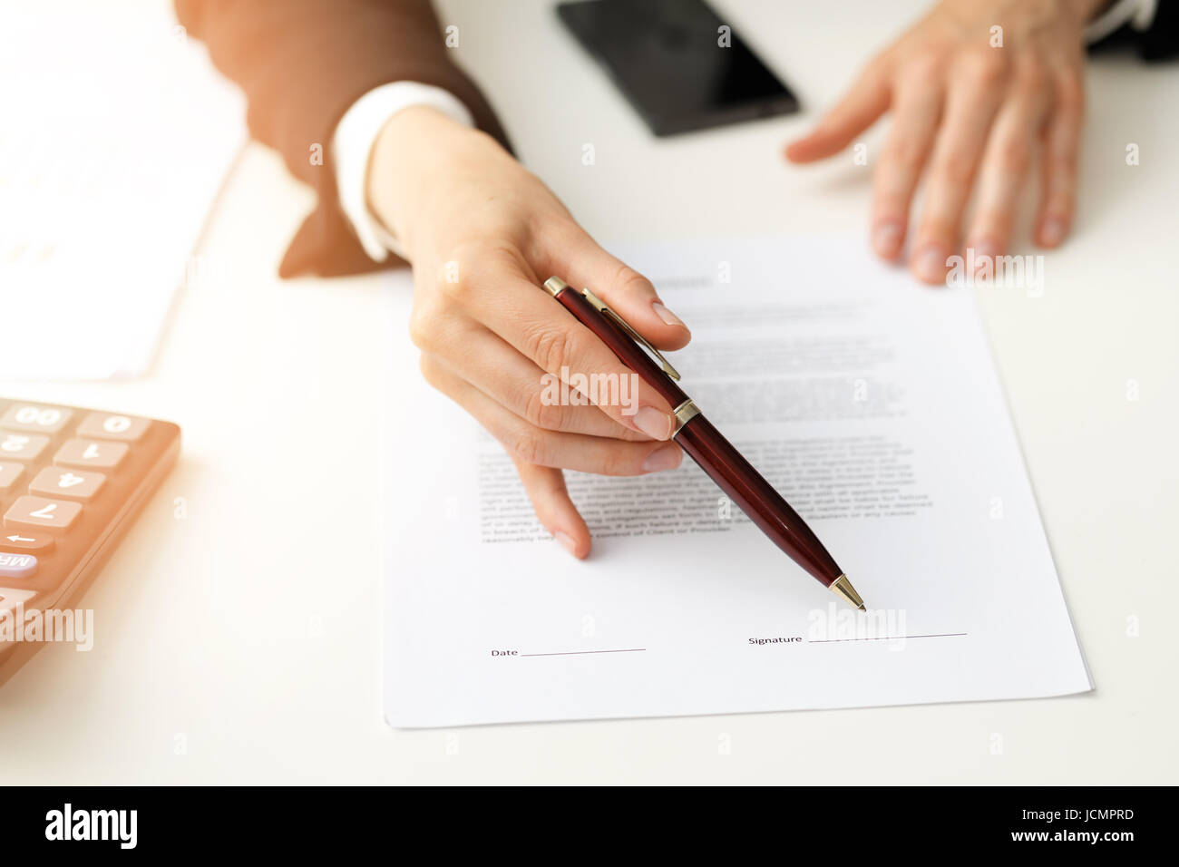 Contract signing hi-res stock photography and images - Alamy