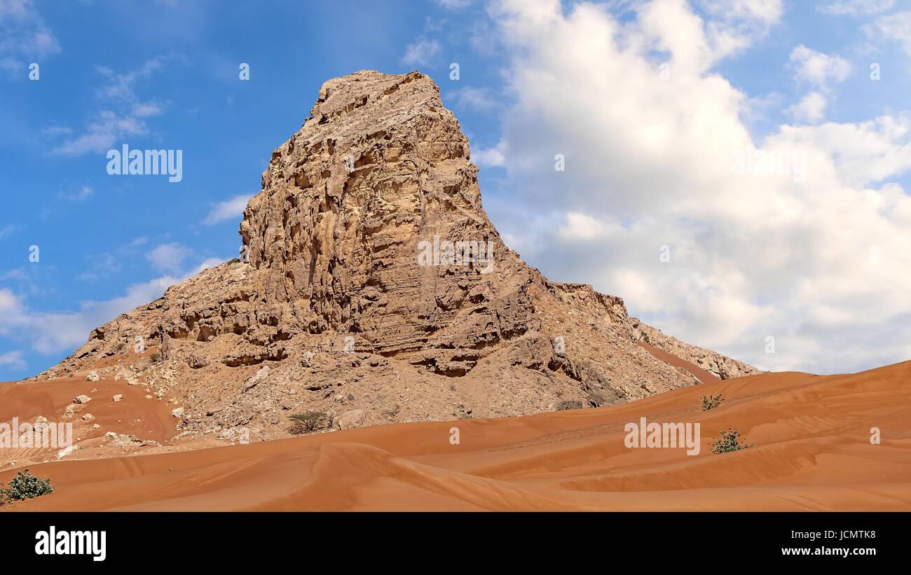 Red sand Arabian desert near Dubai, United Arab Emirates Stock Photo ...