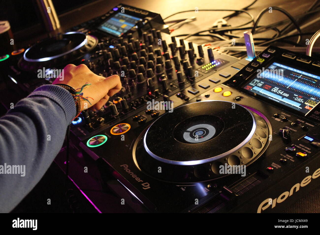 Djing hi-res stock photography and images - Alamy