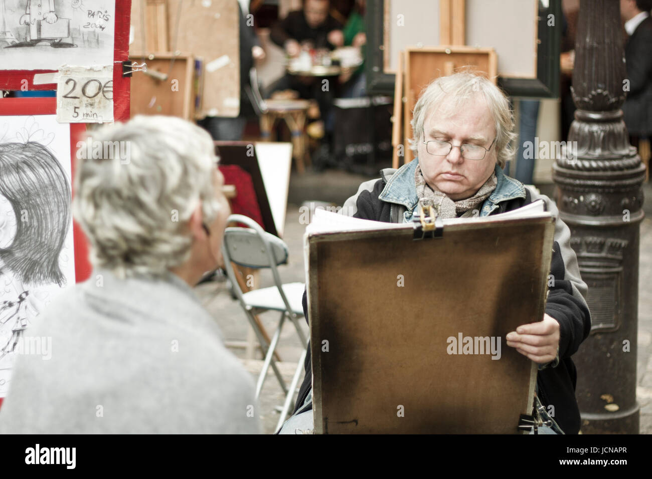 Portrait artist. Paris, France Stock Photo - Alamy