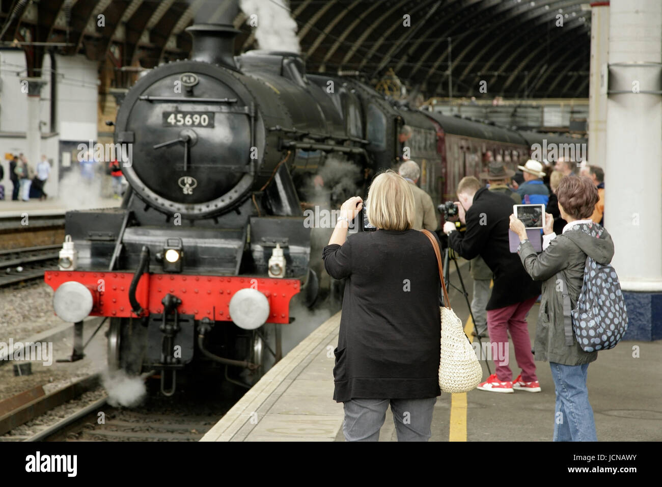 LMS Jubilee class steam locomotive 45690 "Leander" at York station, UK ...