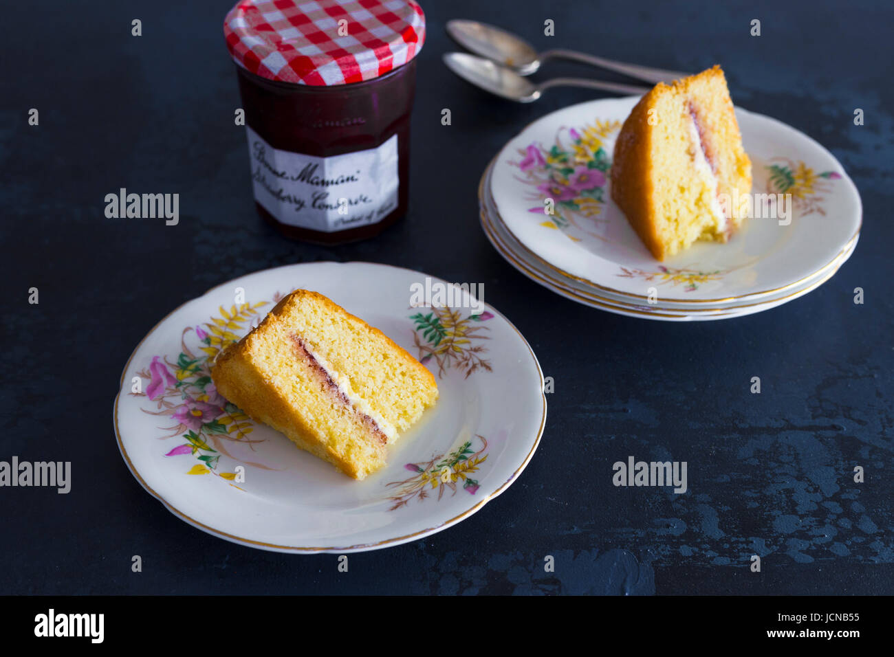 Two slices of victoria sponge hi-res stock photography and images - Alamy