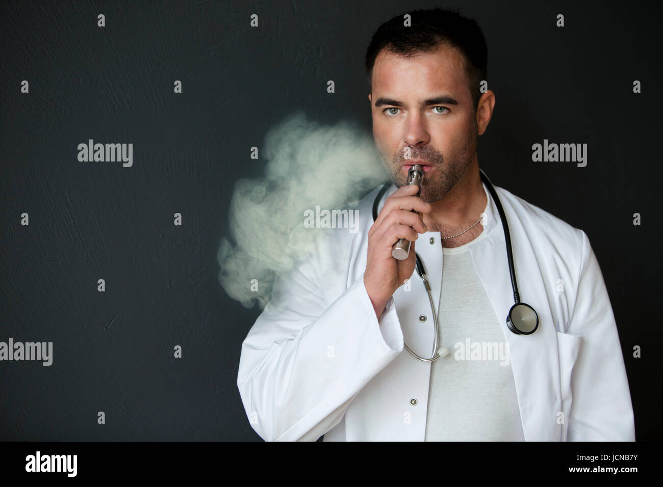 Doctor smoking hi-res stock photography and images - Alamy