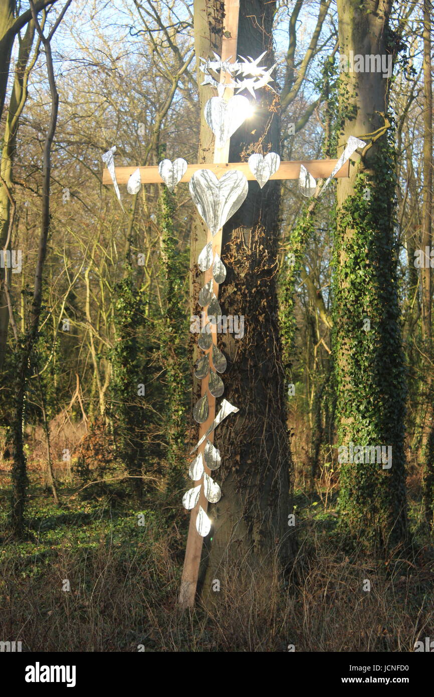 Cross in woods hi-res stock photography and images - Alamy