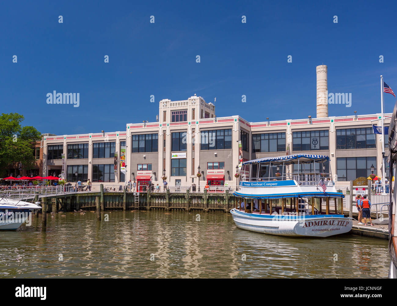 Torpedo factory art center hi-res stock photography and images - Alamy
