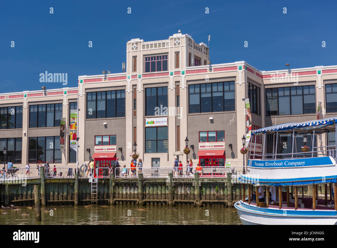 ALEXANDRIA, VIRGINIA, USA - The Torpedo Factory Art Center, in Old Town ...