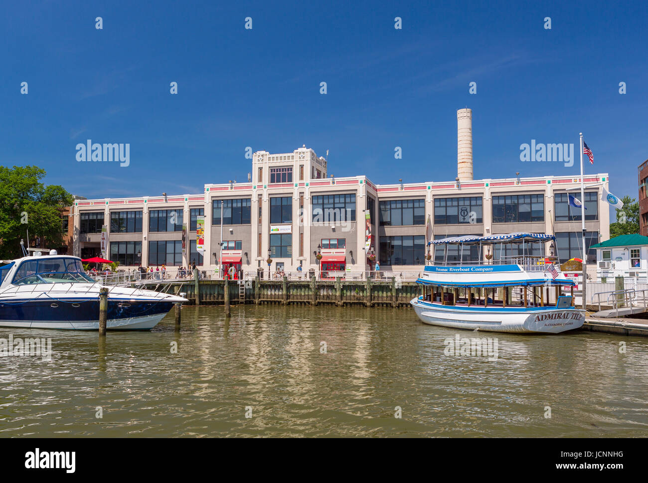 ALEXANDRIA, VIRGINIA, USA - The Torpedo Factory Art Center, in Old Town ...