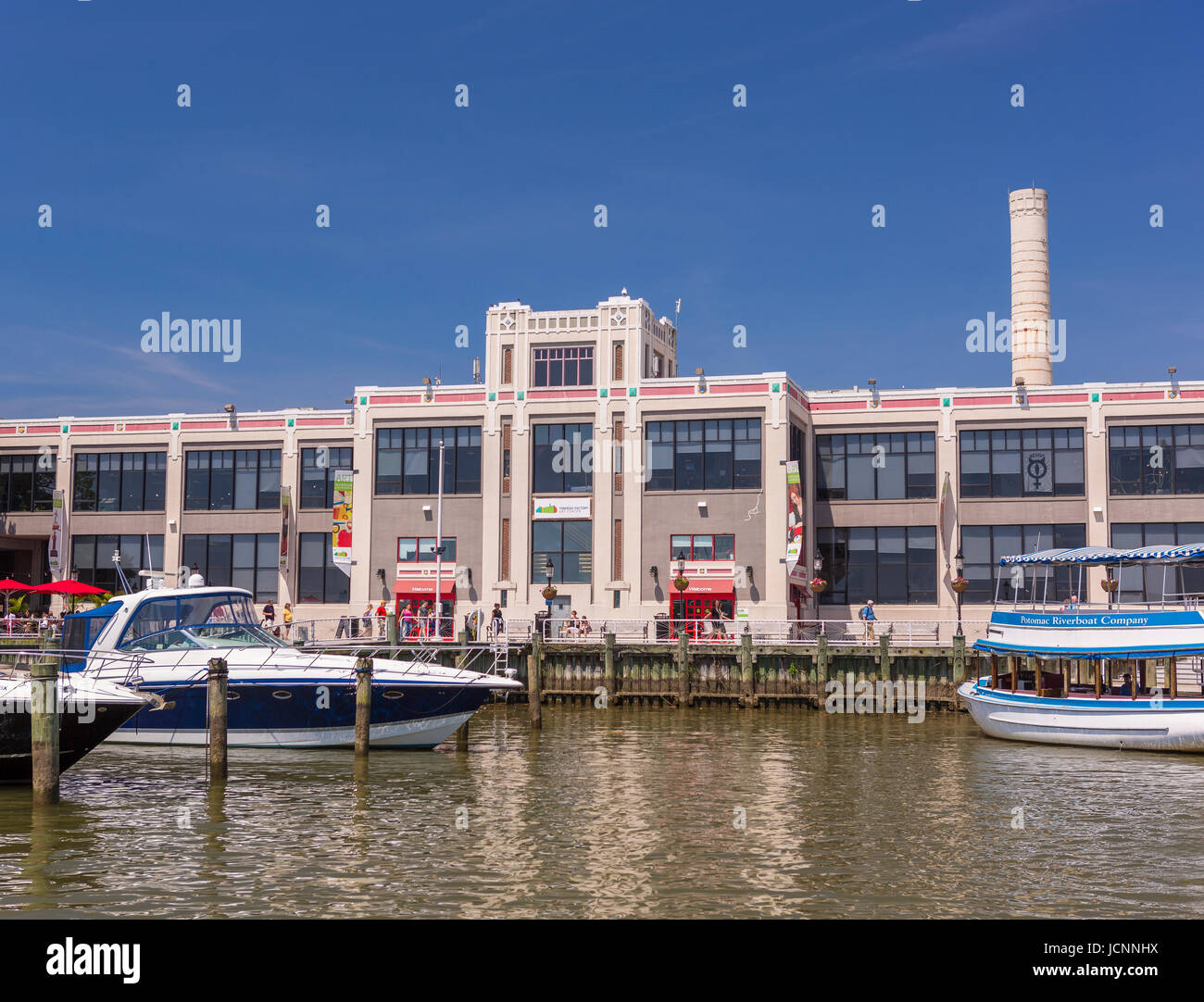 ALEXANDRIA, VIRGINIA, USA - The Torpedo Factory Art Center, in Old Town ...