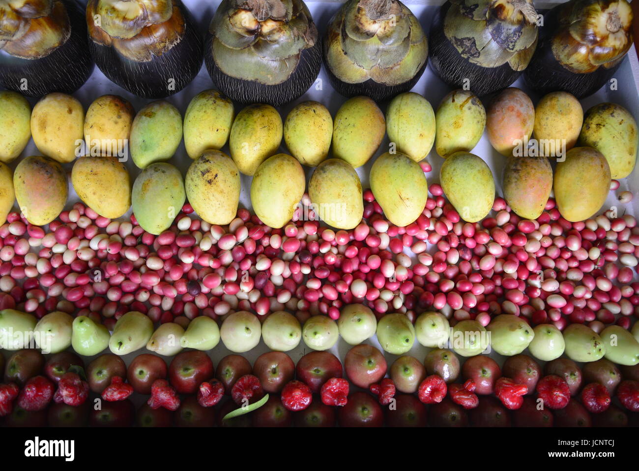 Dhaka, Bangladesh. 16th June, 2017. Verities fruits displayed in the ...